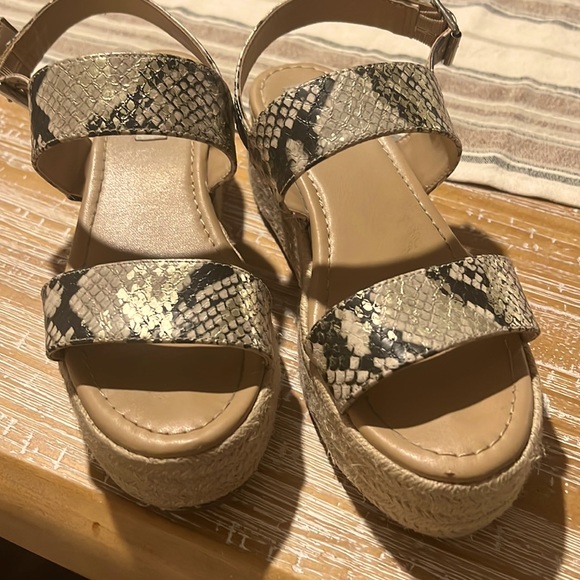Steve Madden | Shoes | Steven Madden Gold Woven Platform Sandals | Poshmark